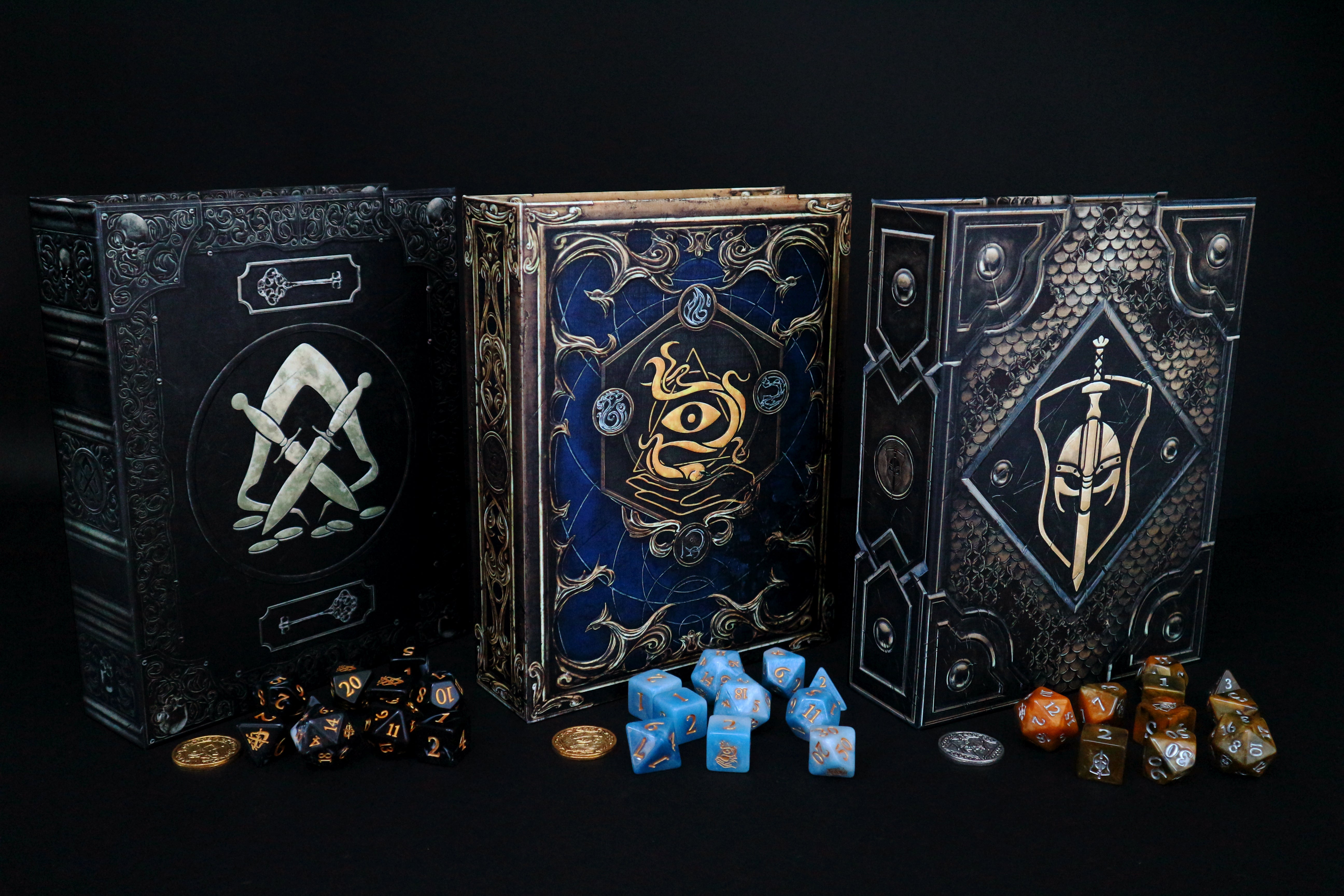 Klassenwürfel Sets in Foliant-Box (Combat, Scoundrels, Wizardry)