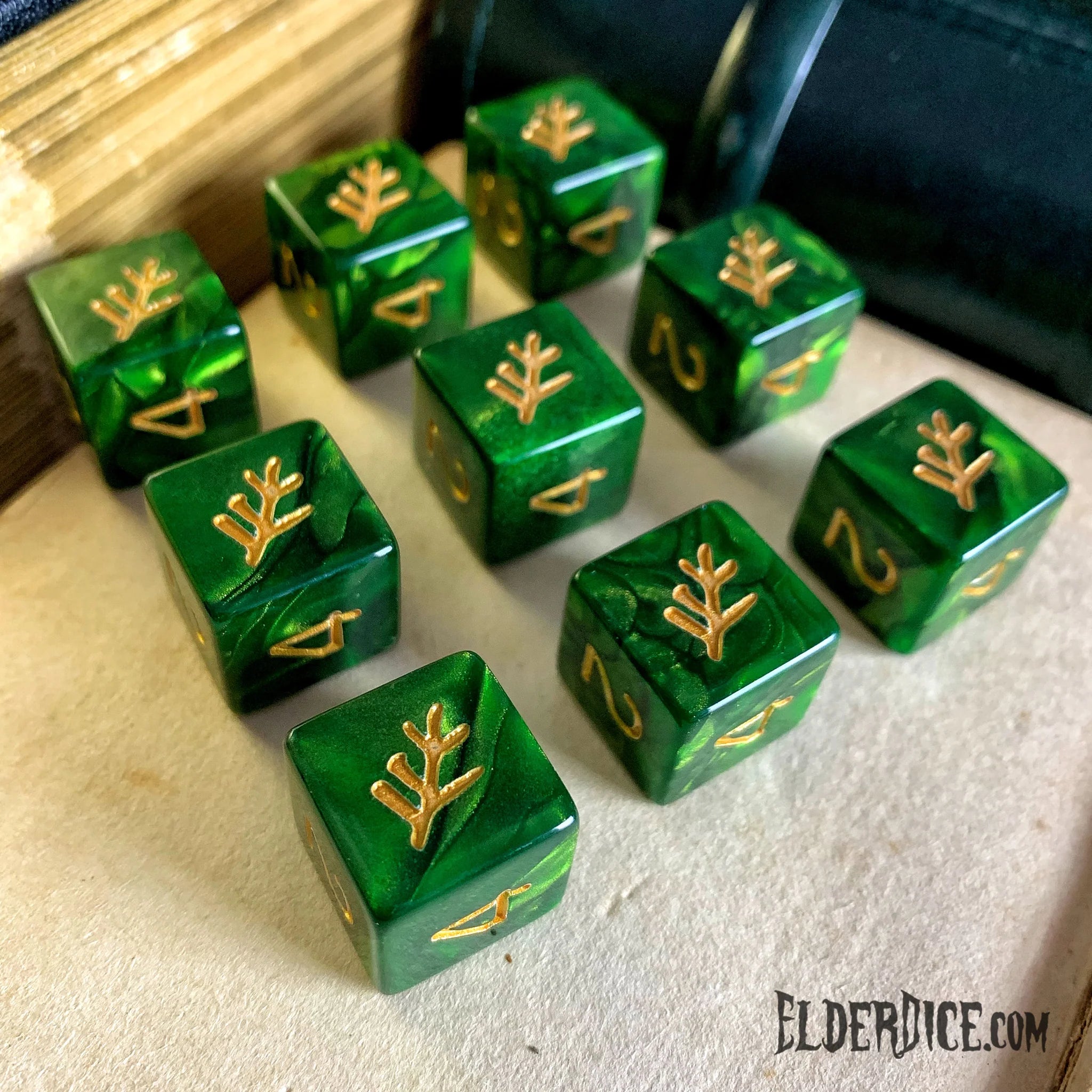 Elder Dice 9x D6 in test tube